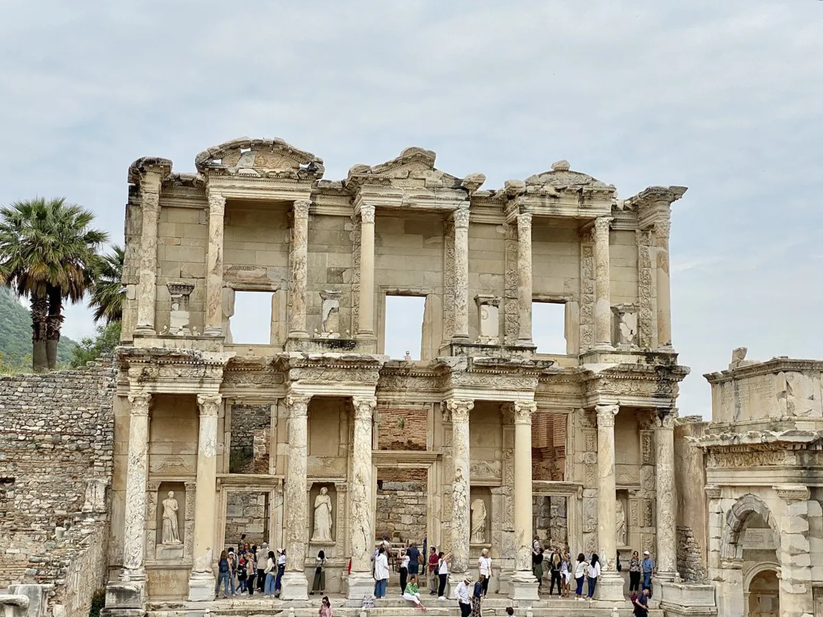 İzmir Local Customs Guide 2025: Essential Traveler Tips | FEstivation.com