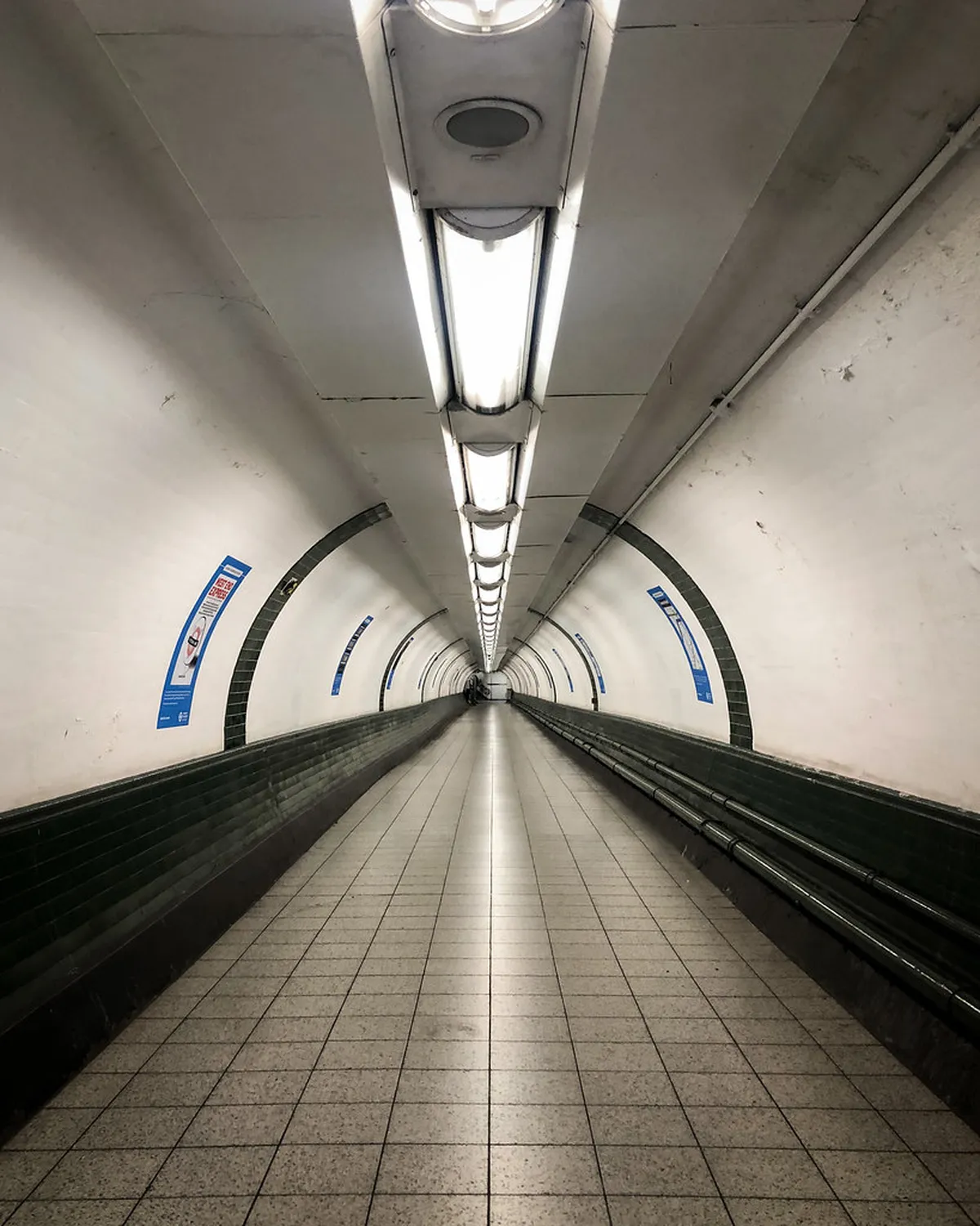 London Public Transport Etiquette: Navigating the Tube & Buses ...